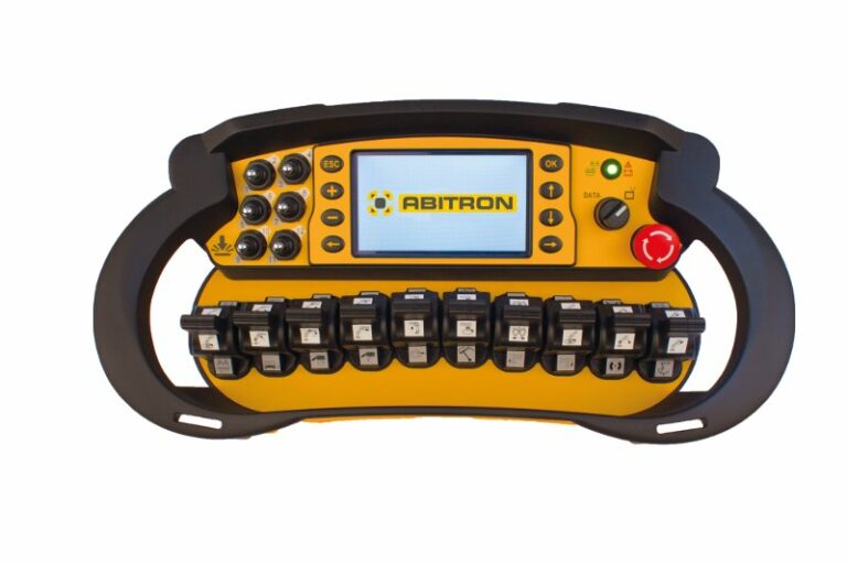 Reichlich Platz für Hebel und Schalter - bd baumaschinendienst