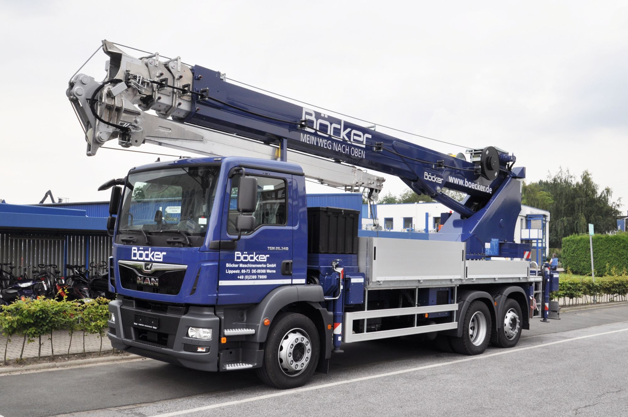 Autokran mit emissionsfreier Antriebstechnik - bd baumaschinendienst