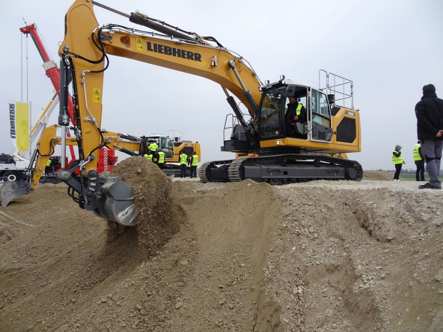 Liebherr-Raupenbagger Generation 8 - bd baumaschinendienst