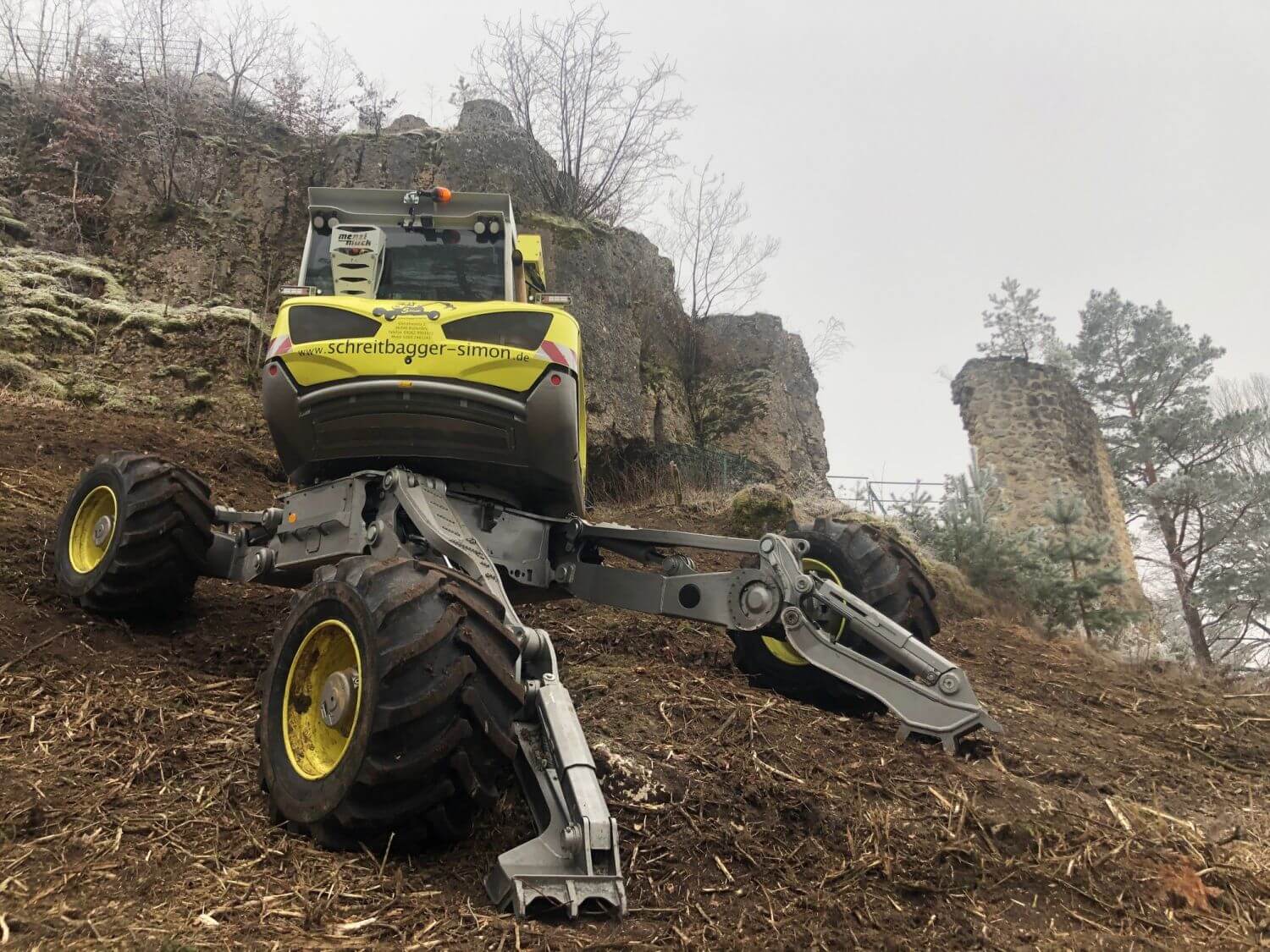 Perfektes Zusammenspiel mit dem Schreitbagger - bd baumaschinendienst