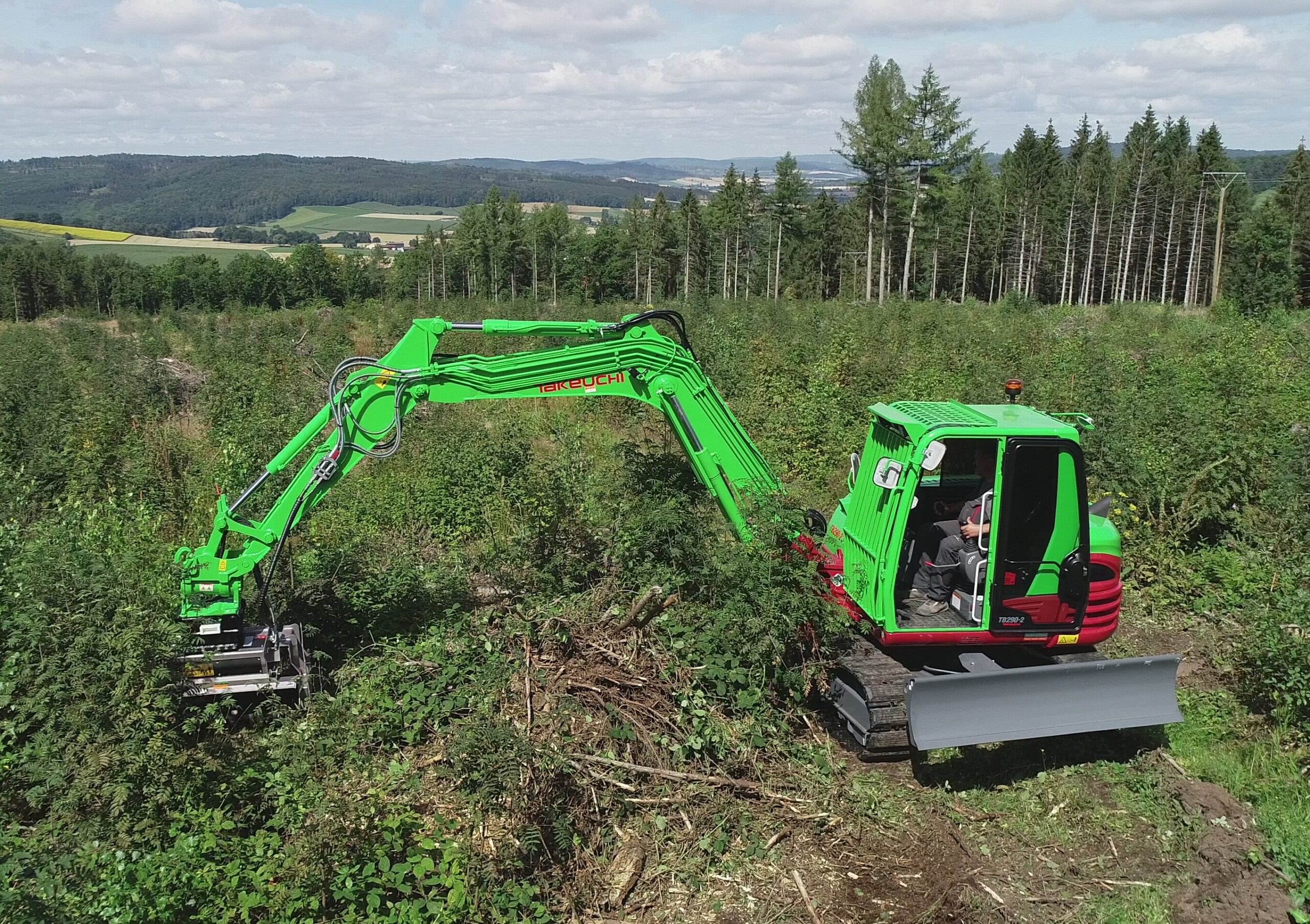 Takeuchi-Bagger mit hoher Literleistung für den Anbaumulcher - bd ...