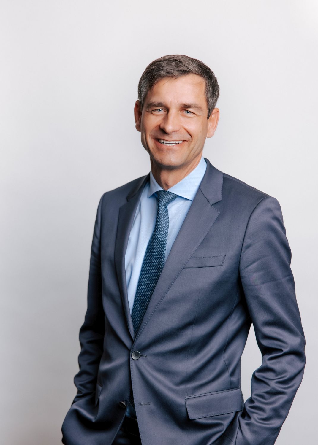 Robert Hauser neuer CEO - bd baumaschinendienst