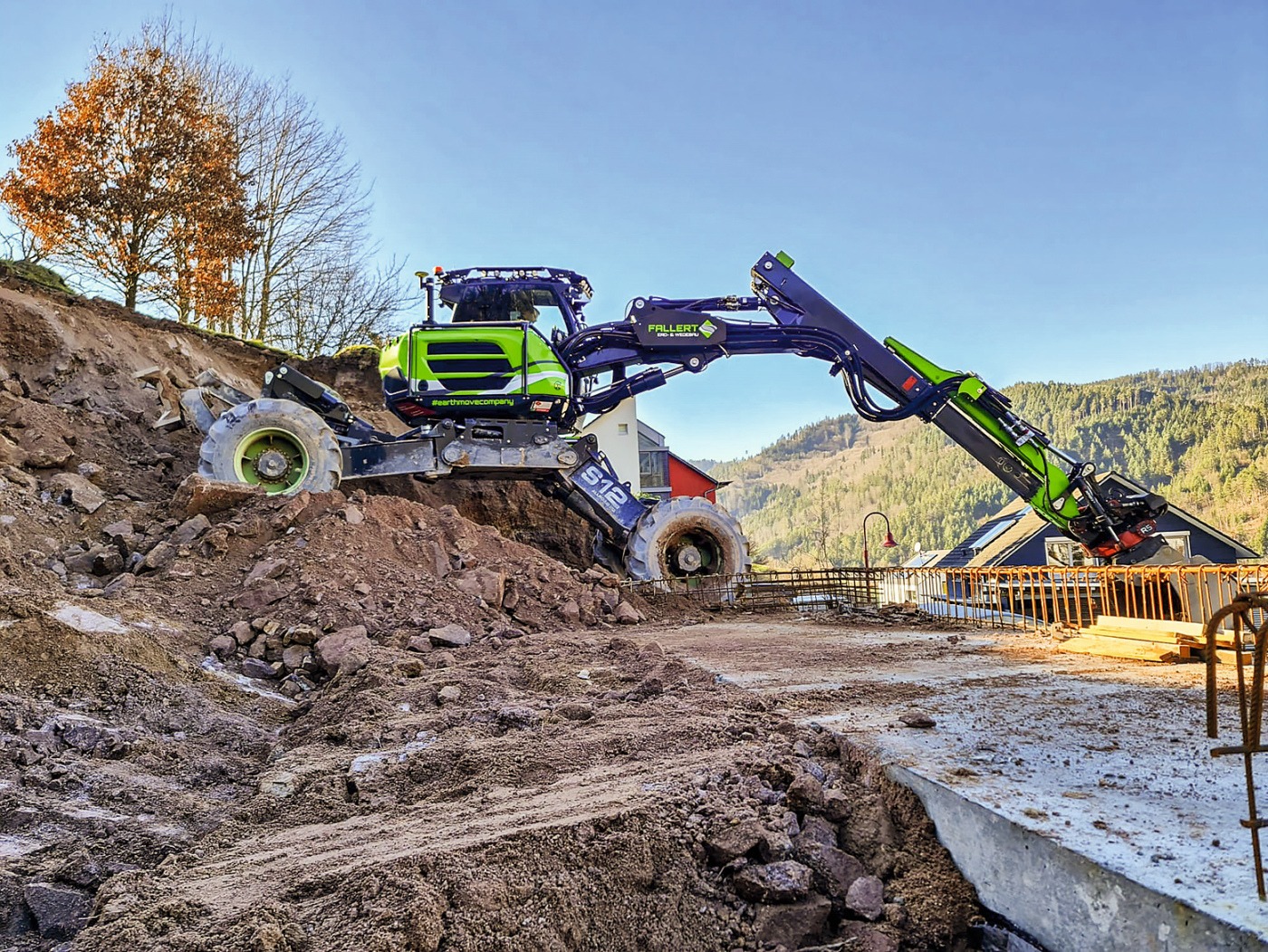 Erster Schreitbagger mit Leica-3D-Steuerung von Makineo - bd ...