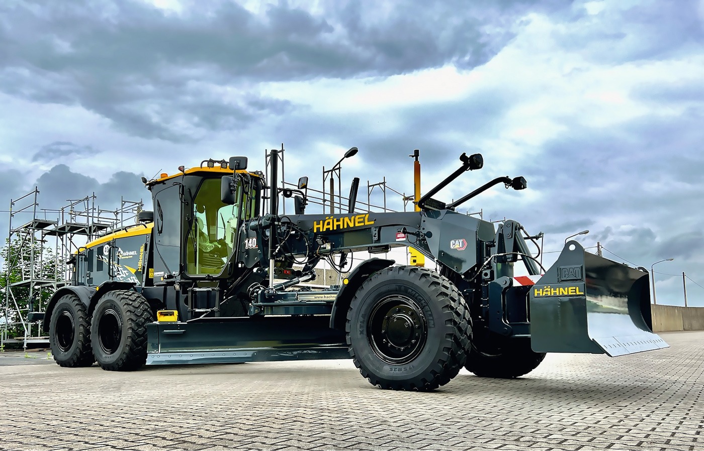 Cat-Motorgrader 140 AWD mit mehr Leistung und Tempo - bd baumaschinendienst