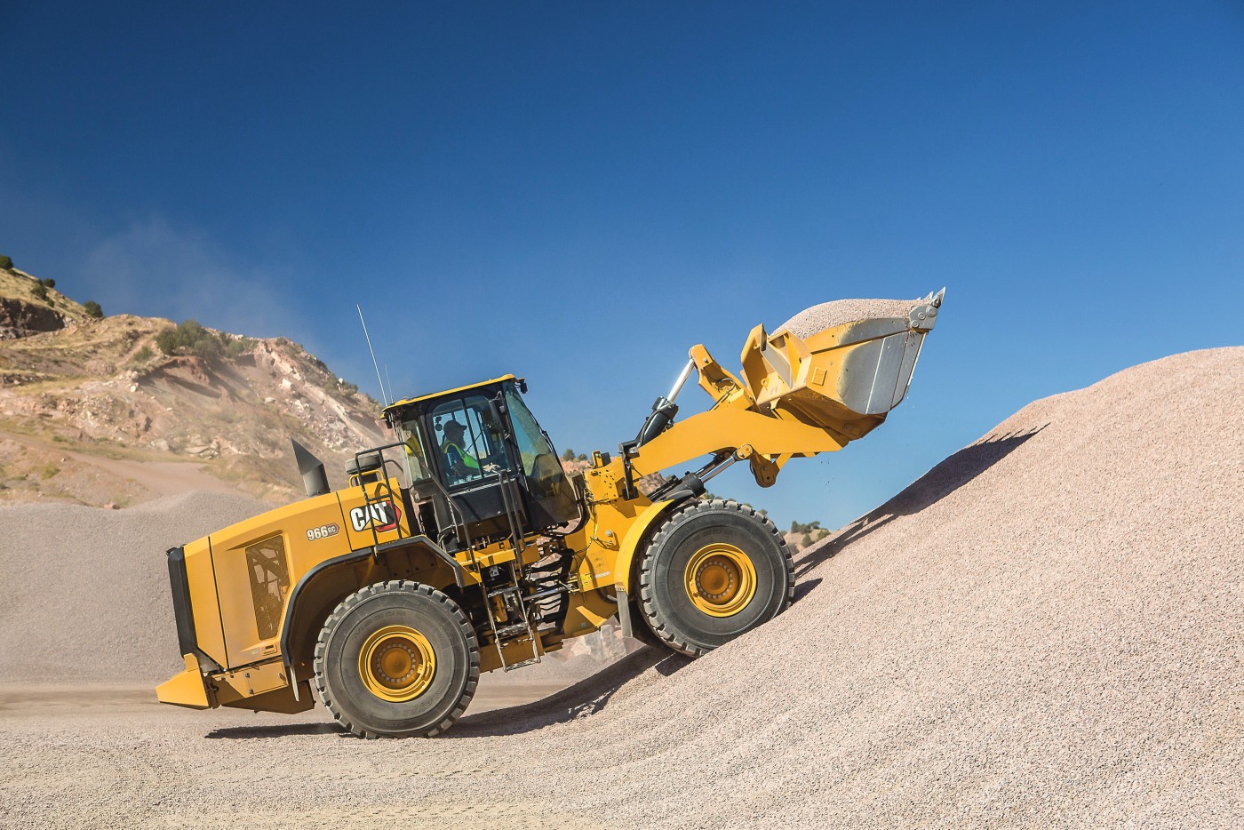 Cat 966 GC für den Alltag bestens bestückt - bd baumaschinendienst