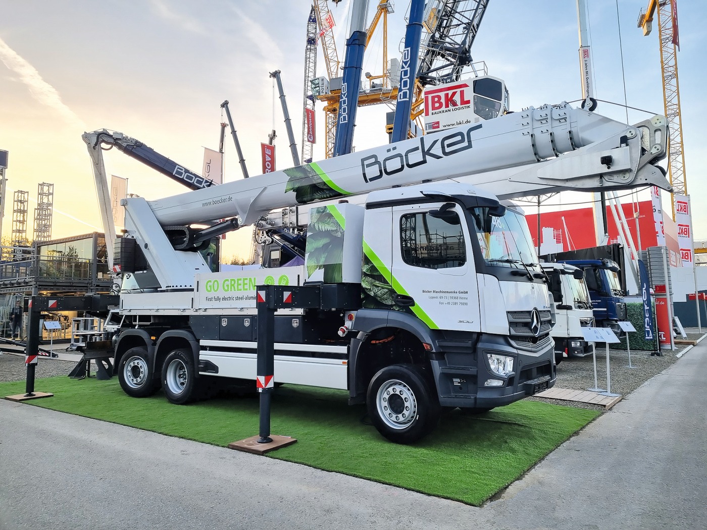 Vollelektrischer Böcker-Autokran AK 48e - bd baumaschinendienst