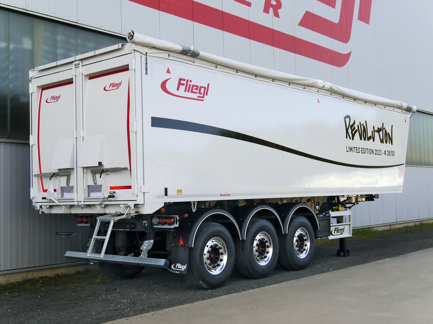 Individueller Revolution-Trailer von Fliegl für Schüttguttransporte ...