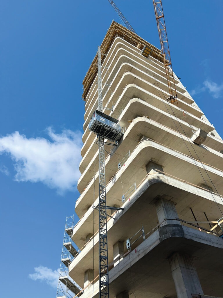 Geda-Transportbühne sorgt für optimalen Höhenzugang - bd baumaschinendienst