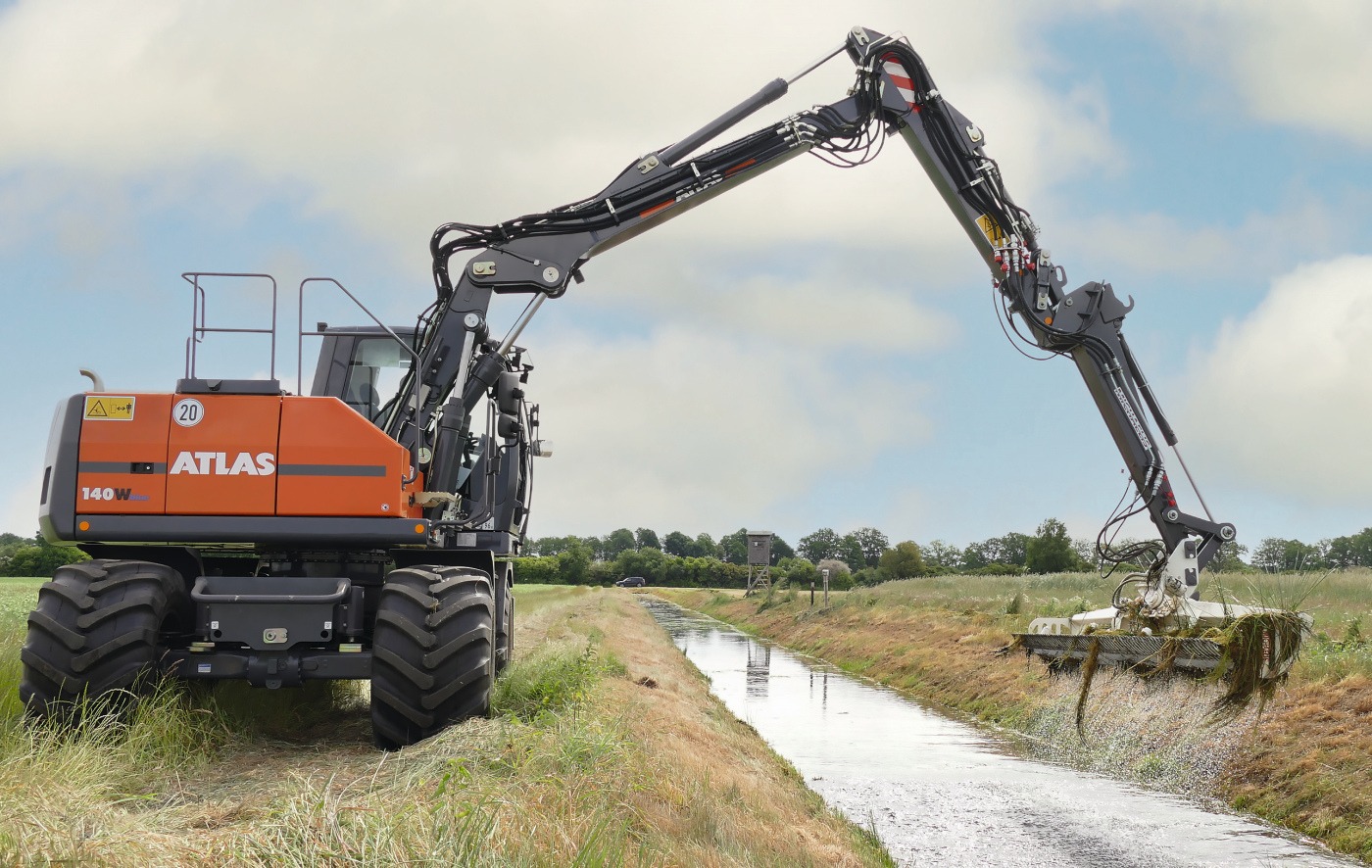 Atlas-Mobilbagger 140 W mit superbreiten Reifen - bd baumaschinendienst