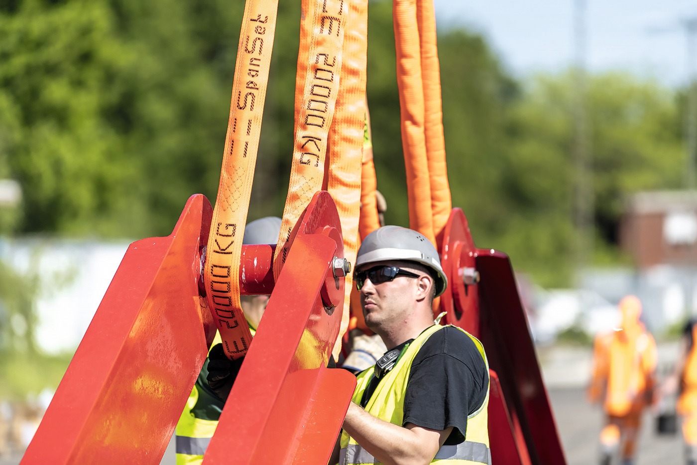Sichere Anwendung von Hebebändern und Rundschlingen - bd baumaschinendienst