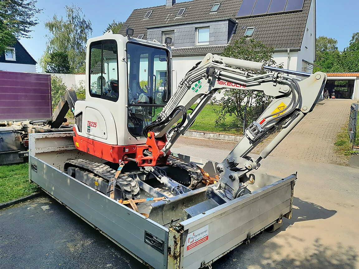 Der Kompaktbagger TB 225 von Takeuchi im Test - bd baumaschinendienst