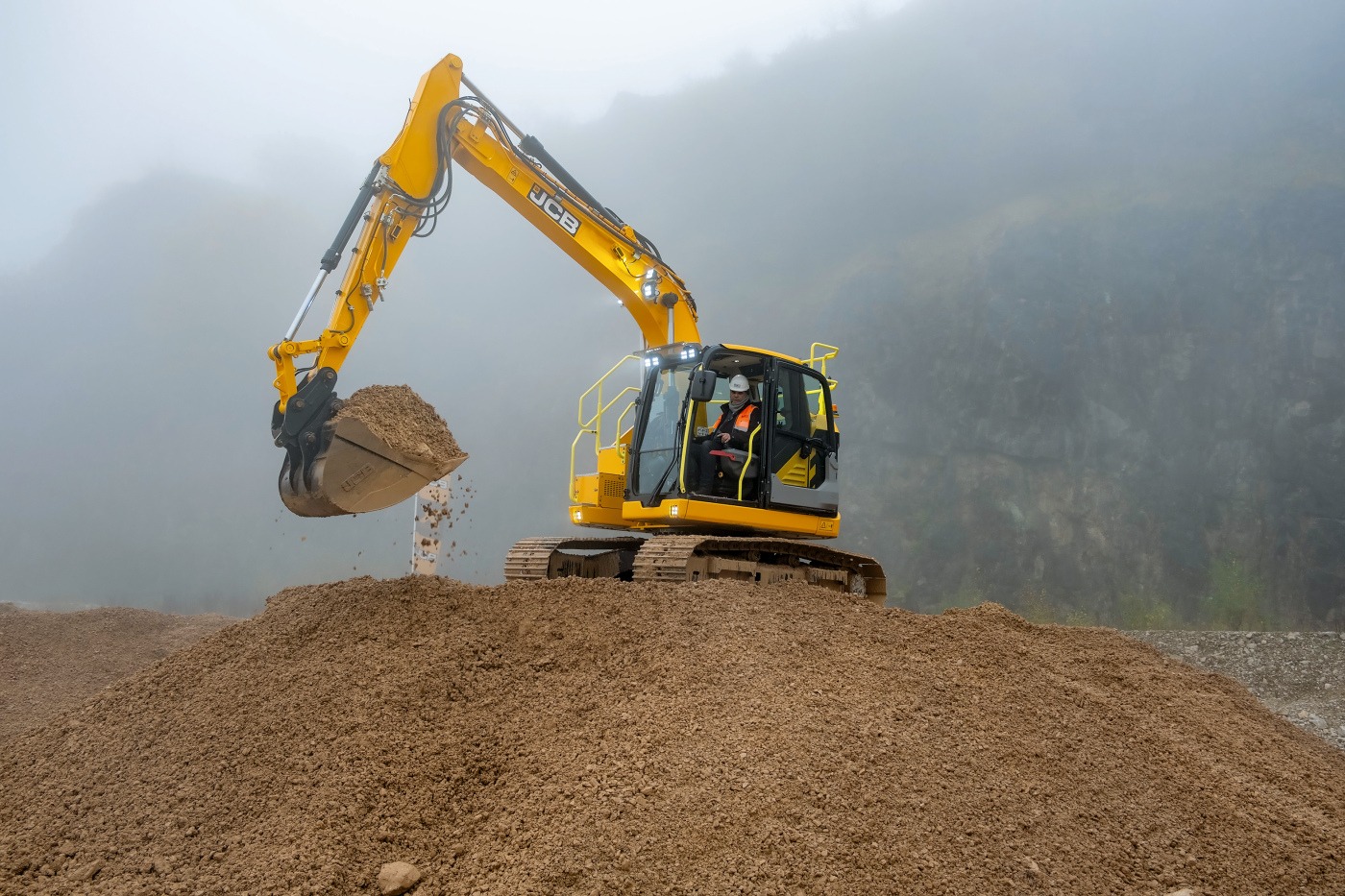 bd-Proberunden mit neuen JCB- Maschinen in Rocester - bd baumaschinendienst